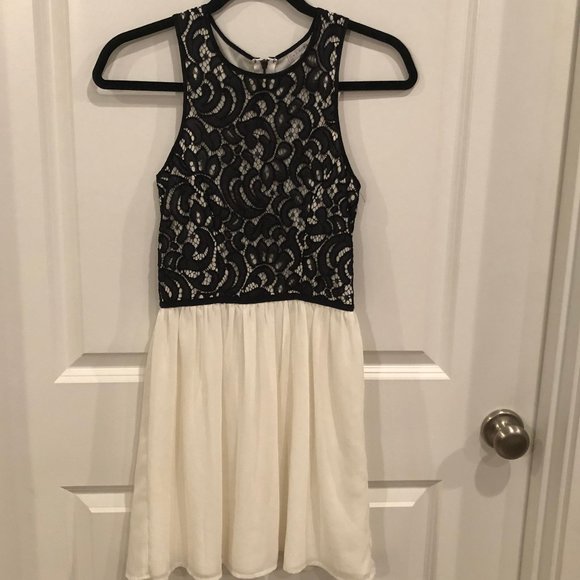 Socialite | Dresses | Nwt Socialite Sleeveless Lace Overlay Dress ...